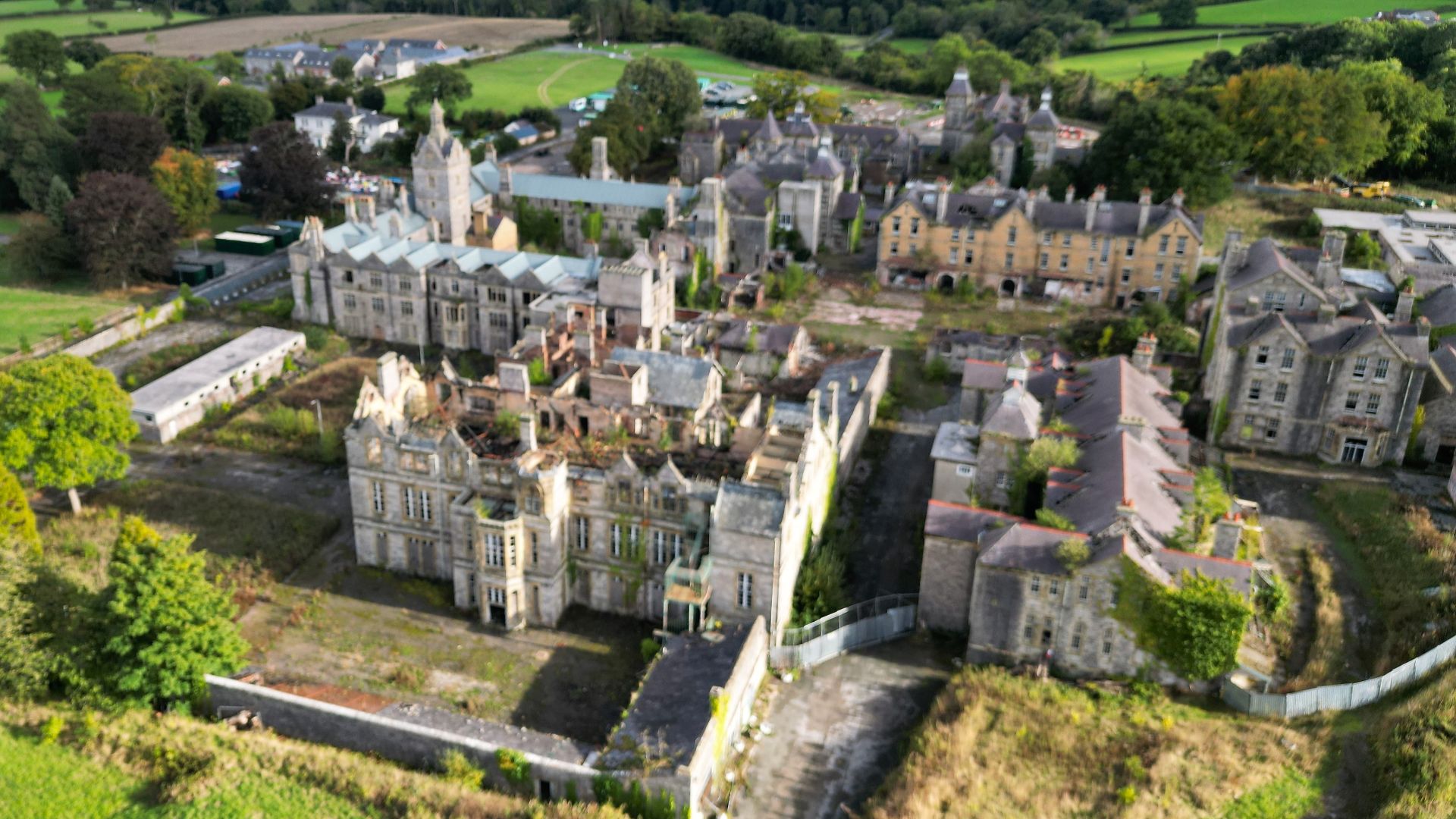 20 Abandoned Asylums with Dark Histories That Will Give You the Creeps ...